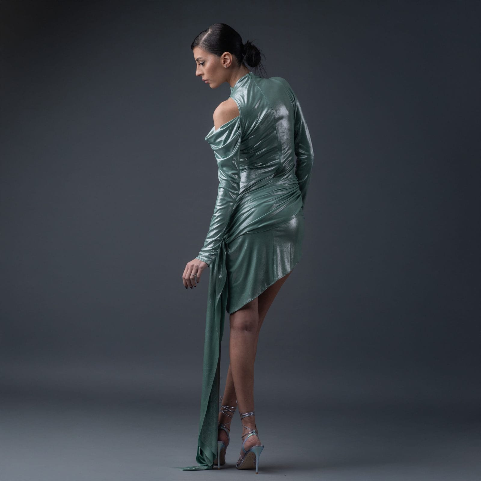 ROCHIE METALIZATA CU DECUPAJ SI ESARFA • Esanata Design