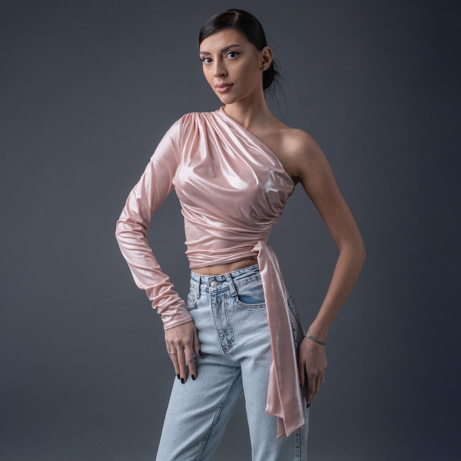 TOP PE UN UMAR METALIZAT ROZ PUDRA • Esanata Design